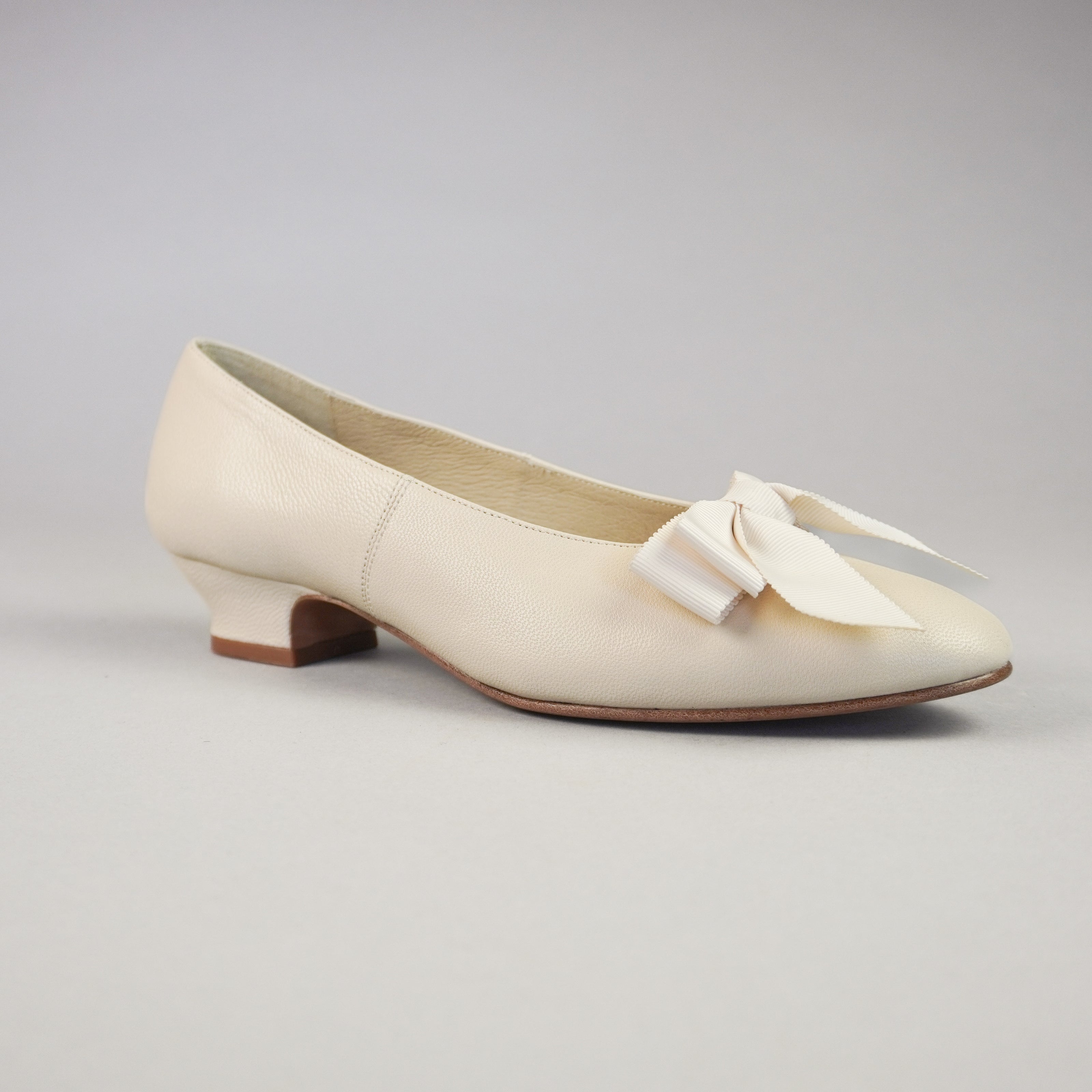 Waltz Edwardian Slipper (Cream) – American Duchess
