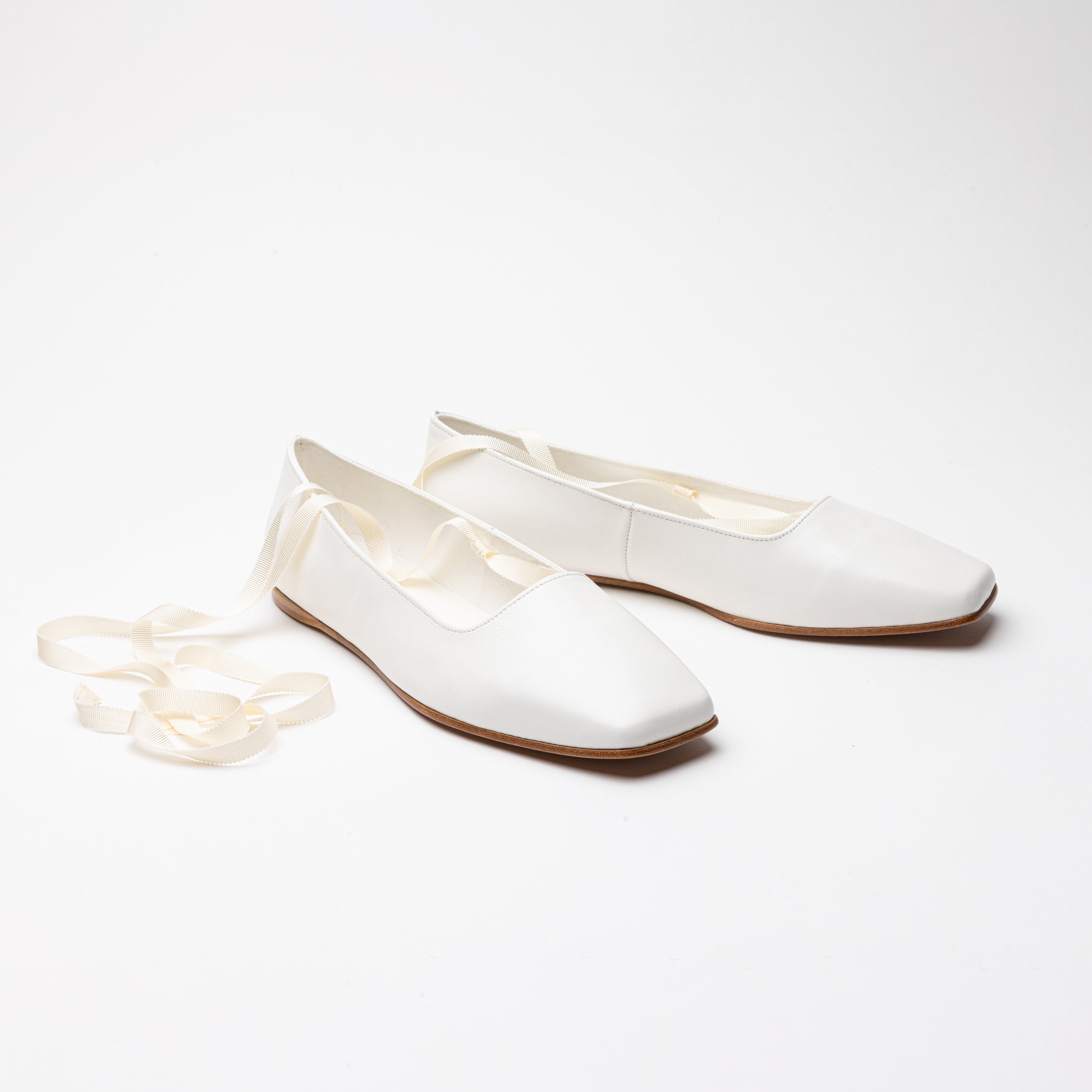 Bronte Slippers Wide (Soft Ivory) – American Duchess