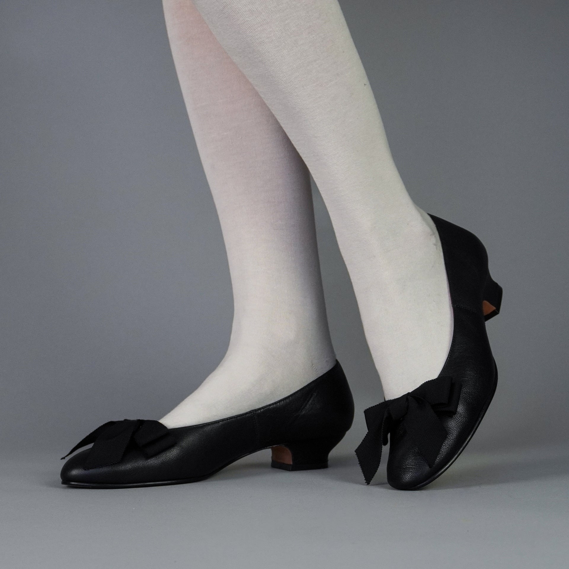 Waltz Women's Edwardian Slipper (Black) – American Duchess
