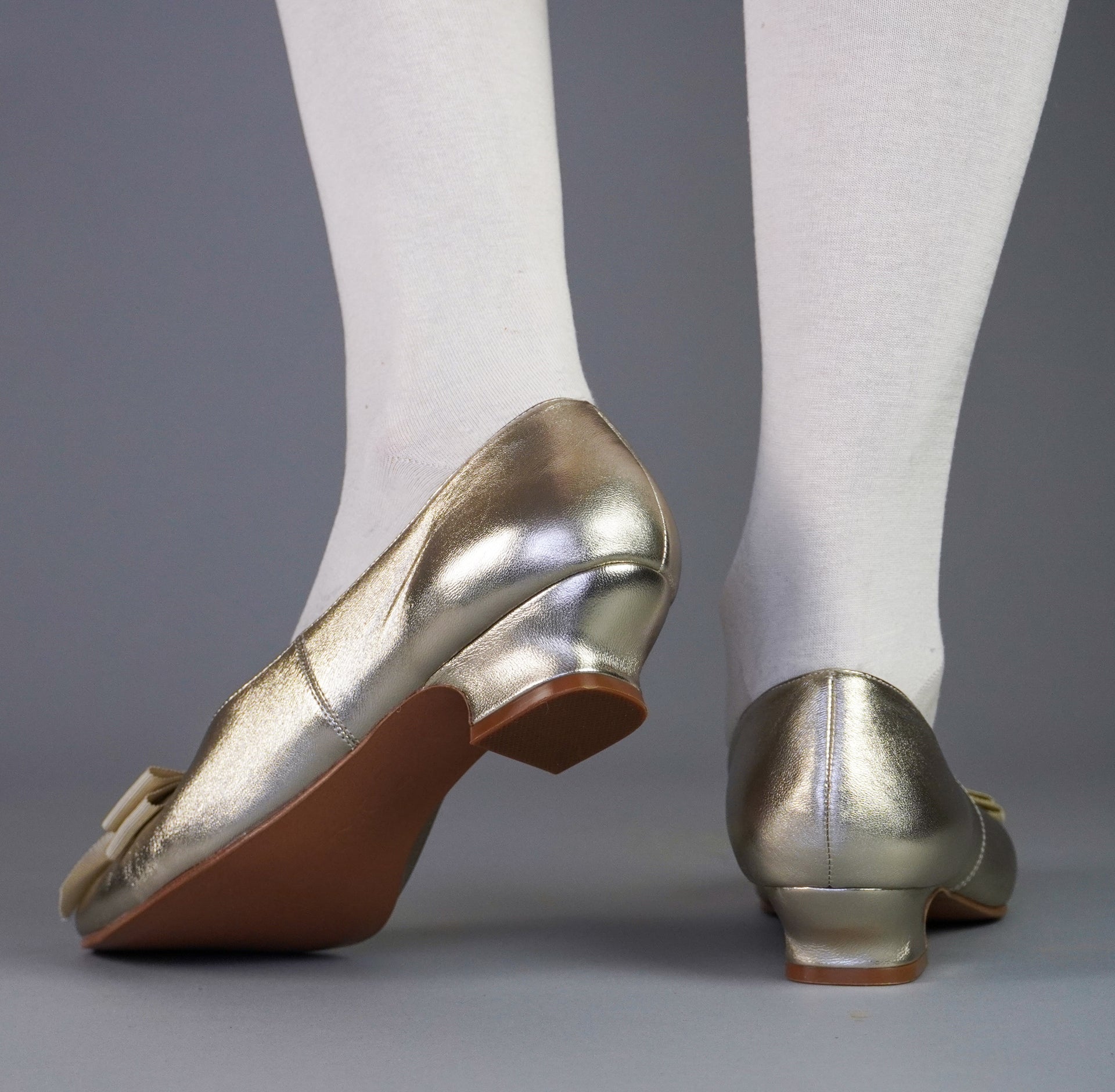 Waltz Women's Edwardian Slipper (Gold) – American Duchess