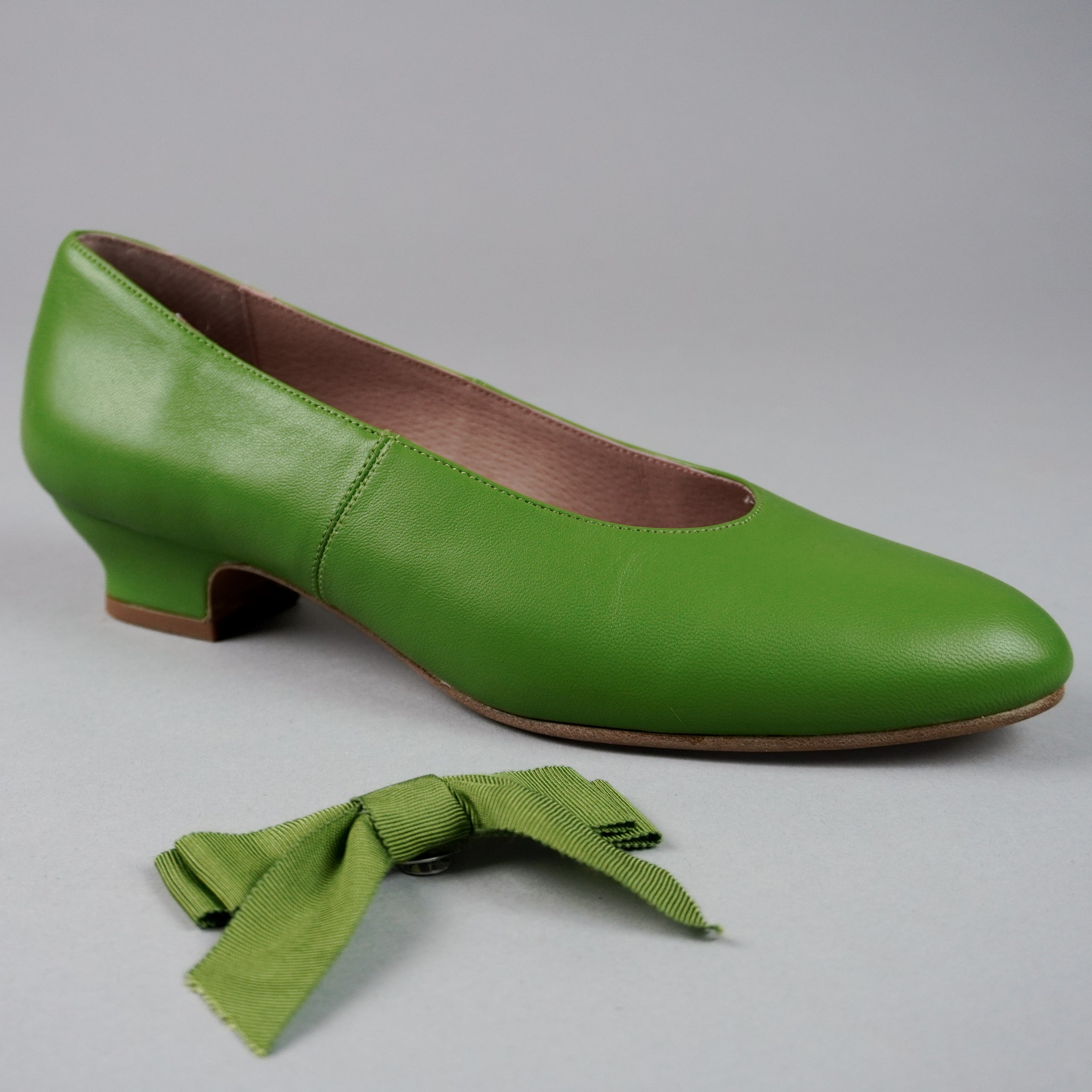 Waltz Edwardian Slipper (Green) – American Duchess