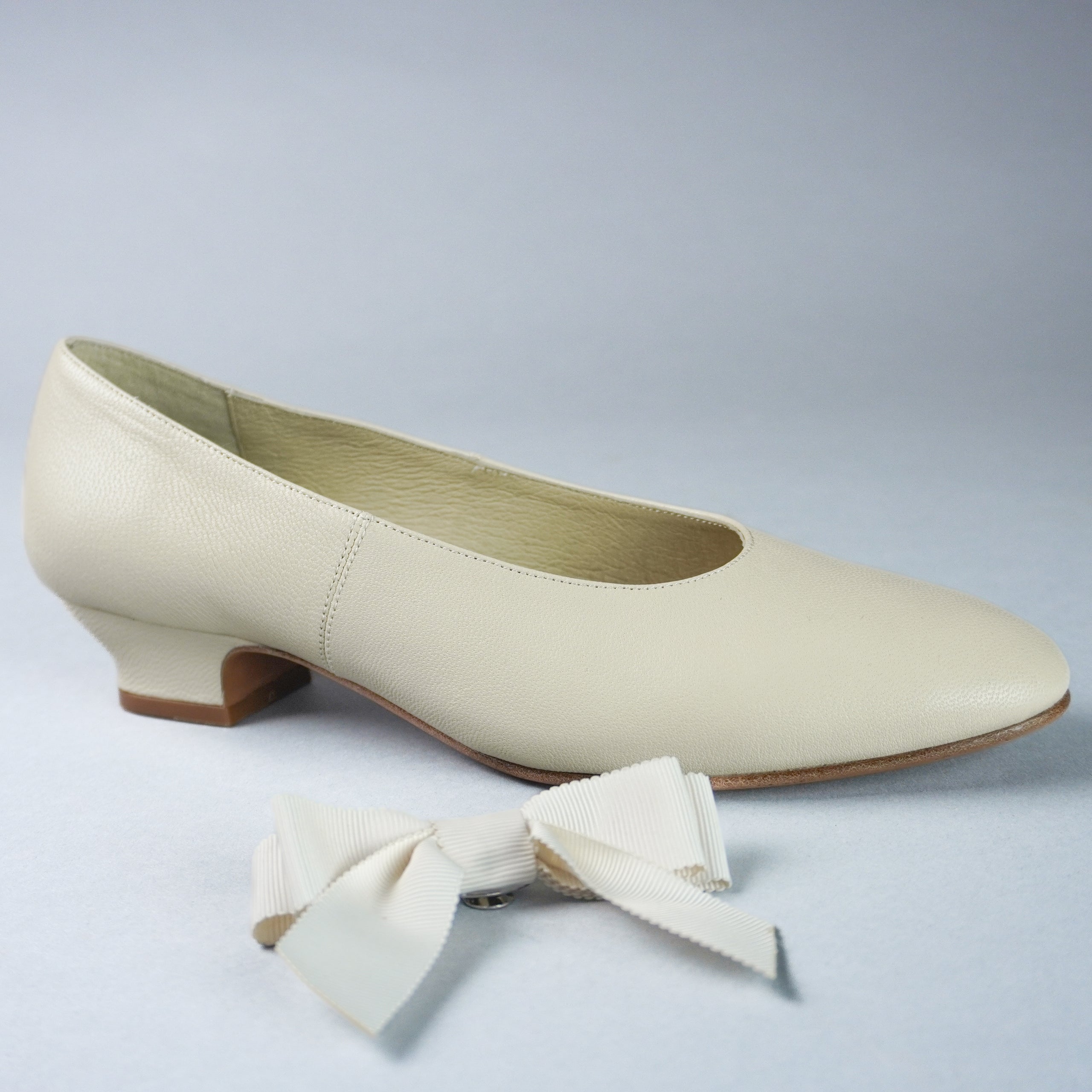 Waltz Edwardian Slipper (Cream) – American Duchess