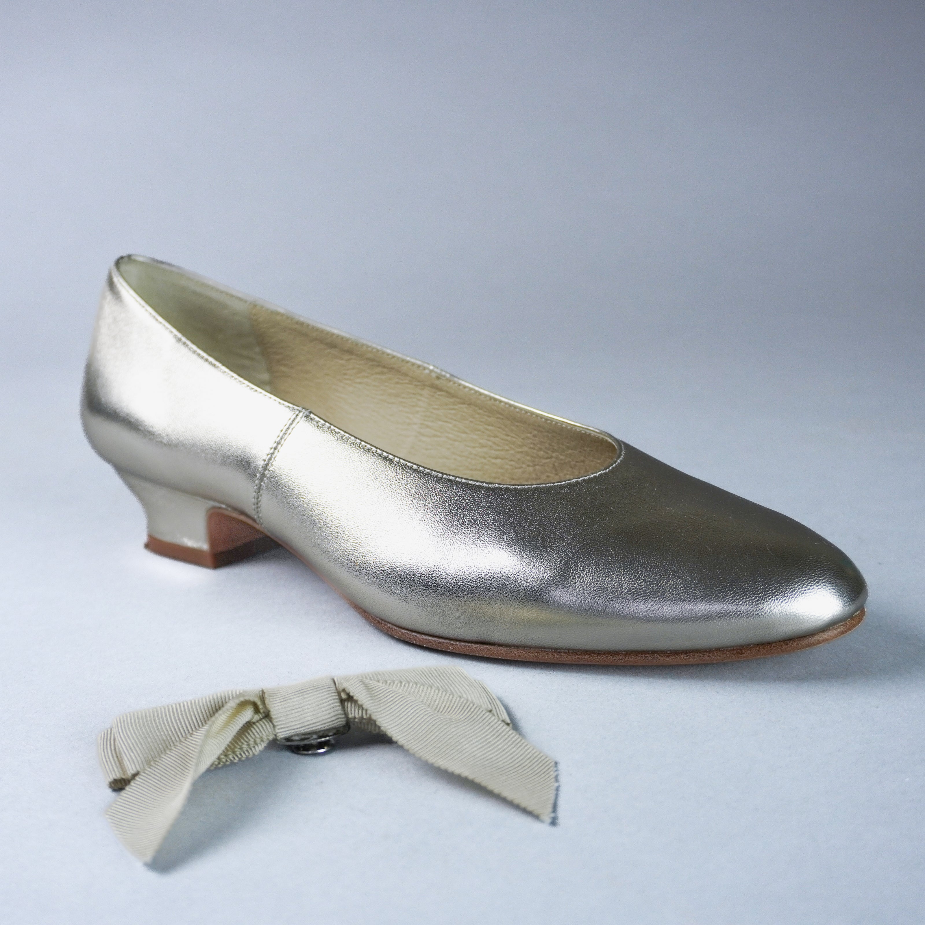 Waltz Edwardian Slipper (Gold) – American Duchess