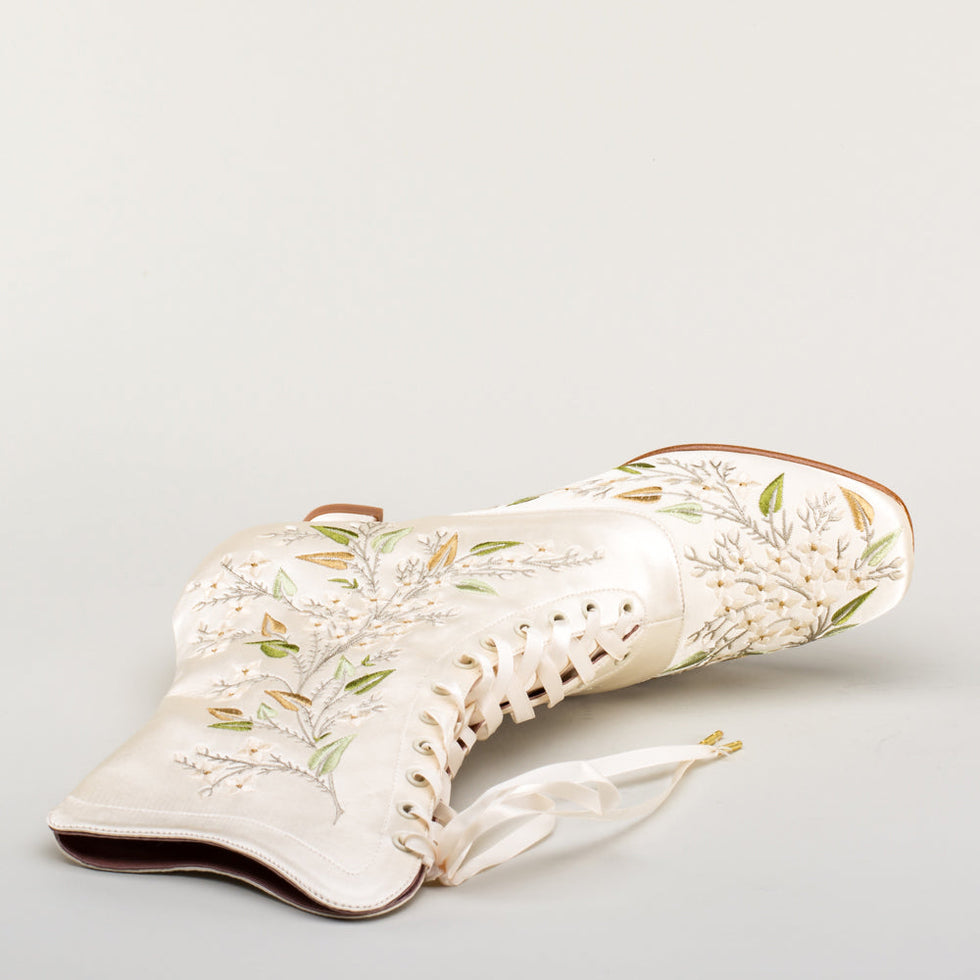Flora Embroidered Boots Wide (Ivory) – American Duchess