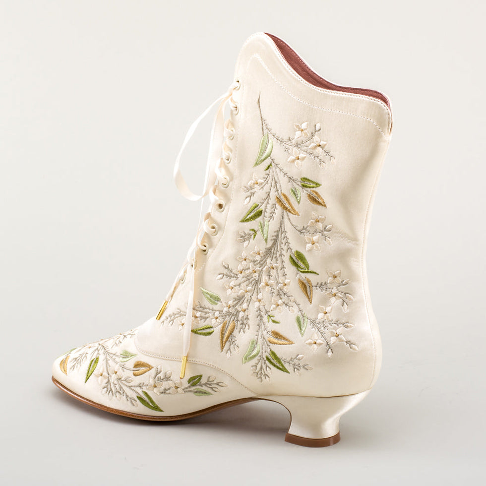 Flora Embroidered Boots Wide (Ivory) – American Duchess